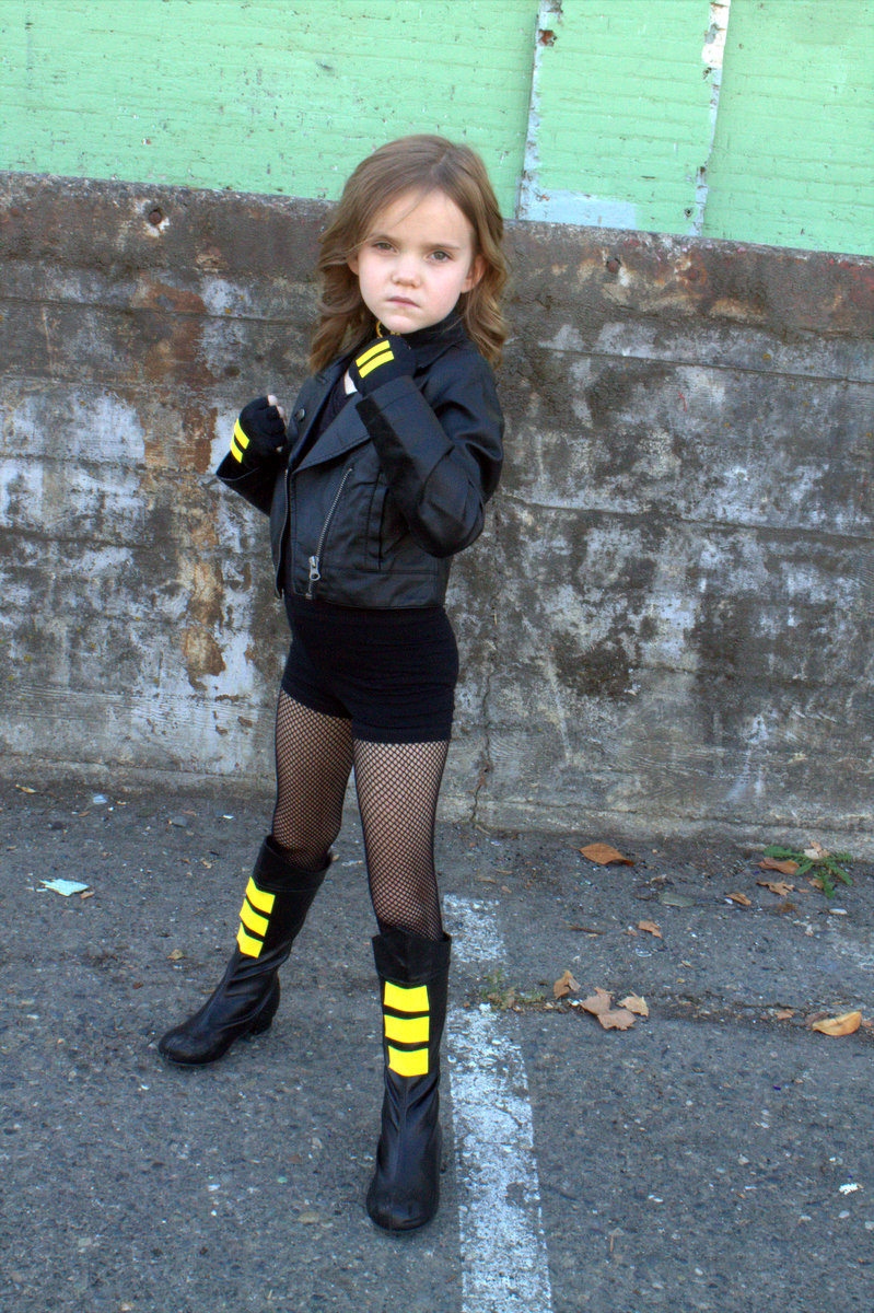 Cosplay: Big Barda and Black Canary – Heroic Girls