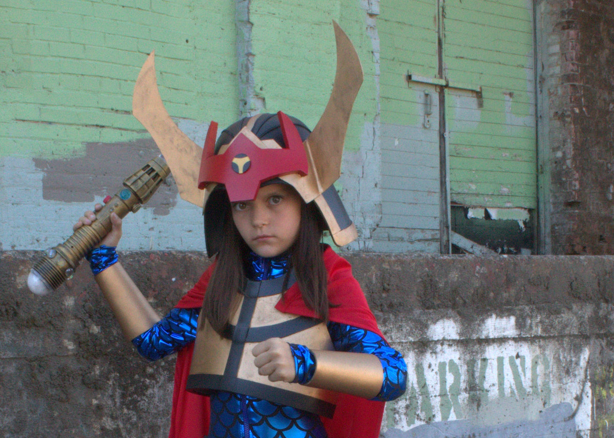 Cosplay: Big Barda and Black Canary – Heroic Girls