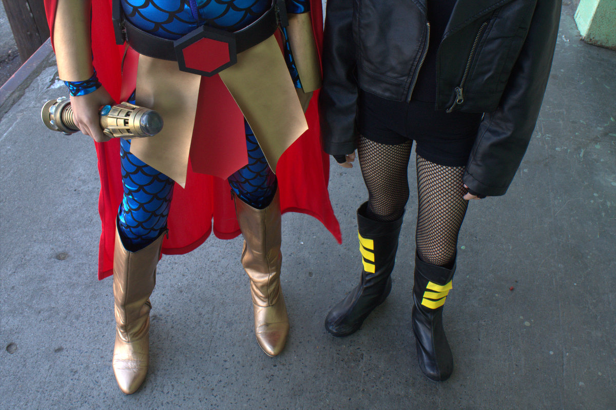 Cosplay: Big Barda and Black Canary – Heroic Girls